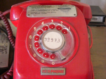 15 Ways Communication Was Different for Boomers Before Cell Phones ...