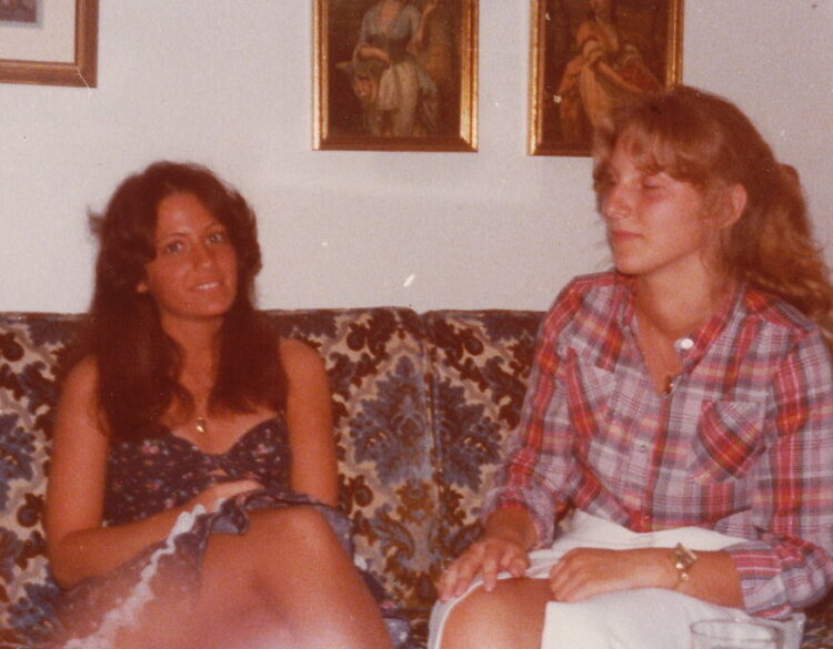 15 Ways Communication Was Different for Boomers Before Cell Phones ...