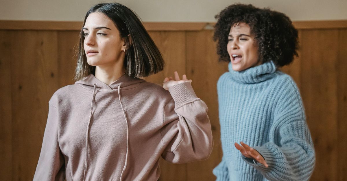 20 Common Causes of Sibling Estrangement in Families - Housely