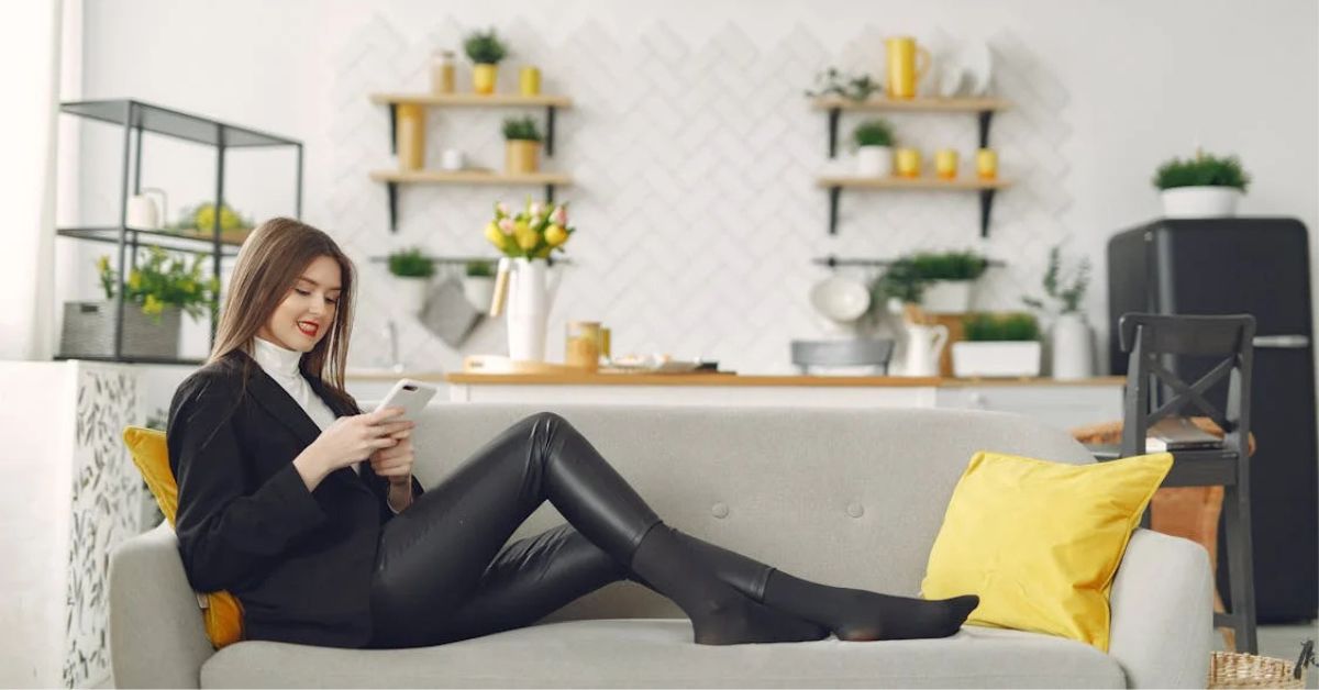 10 Simple Ways to Reconnect With Someone Without Overdoing It - Housely