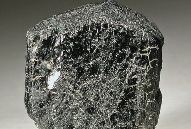 20 Crystals That Are Rarer Than Diamonds - Housely