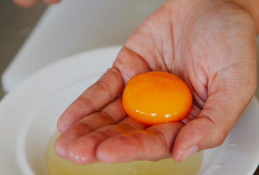 10 Reasons Why Egg Yolk Color Matters More Than You Think - Housely