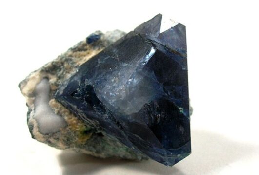 20 Crystals That Are Rarer Than Diamonds - Housely