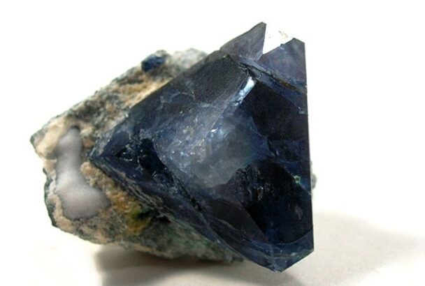 20 Crystals That Are Rarer Than Diamonds - Housely