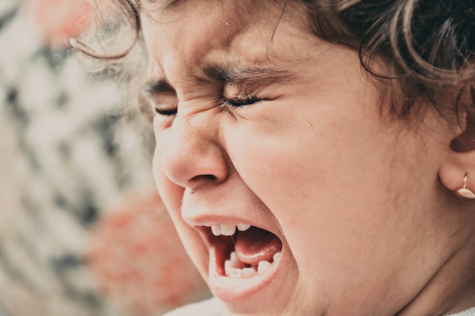 15 Things Parents Should Never Say To Their Children - Housely