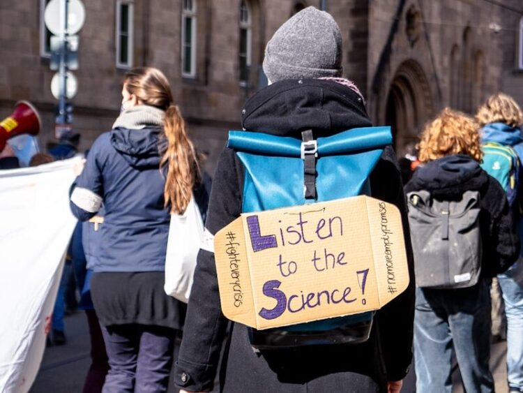 20 Things That Prove Society Is More Divided Than Ever - Housely