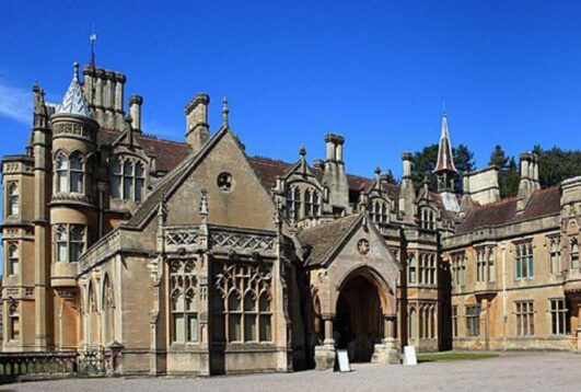 20 Gothic-Style Homes And Castles That Capture Architectural Beauty ...