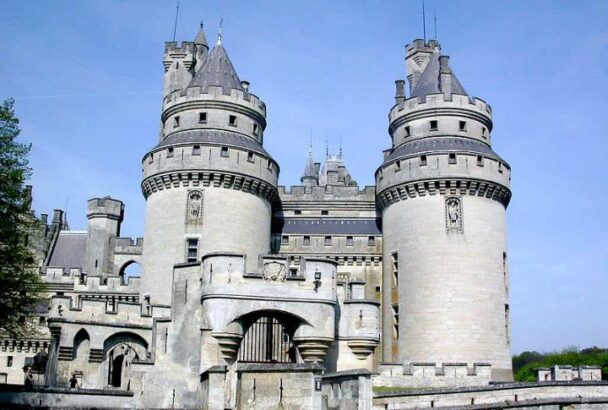 20 Gothic-Style Homes And Castles That Capture Architectural Beauty ...