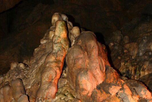 10 Crystal Caves That Redefine Natural Beauty - Housely