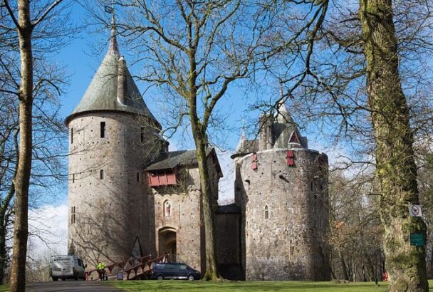 20 Gothic-Style Homes And Castles That Capture Architectural Beauty ...