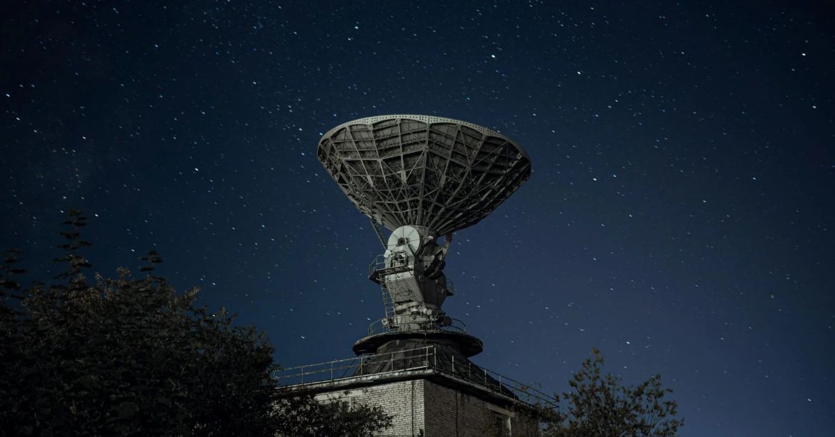 Possible Sign Of Alien Life Detected Through A Radio Transmission - Housely