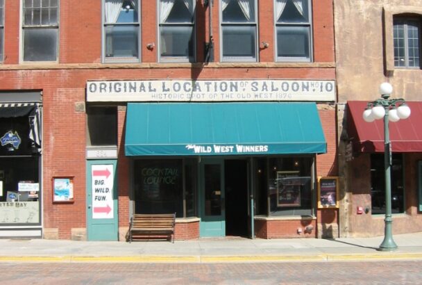 10 Historic Saloons That Keep The Old West Spirit Alive - Housely