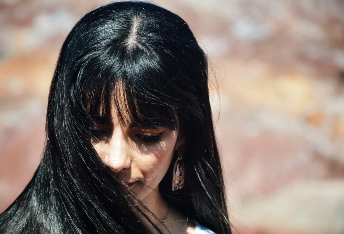 15 Signs Your Wife Is Drifting Away from You - Housely