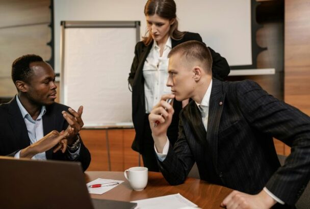 20 Ways People Show You Who They Really Are - Housely