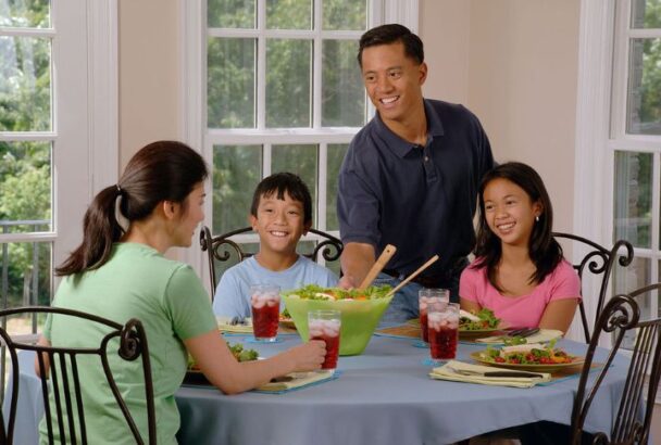 20 Ways The 1950s Brought Families Closer Every Day - Housely