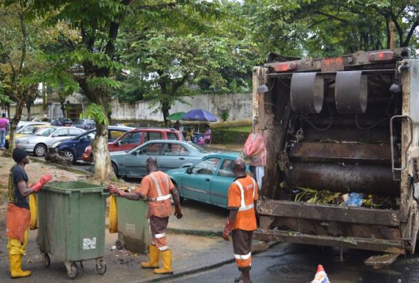 20 Truths Trash Collectors Wish Were Obvious By Now - Housely