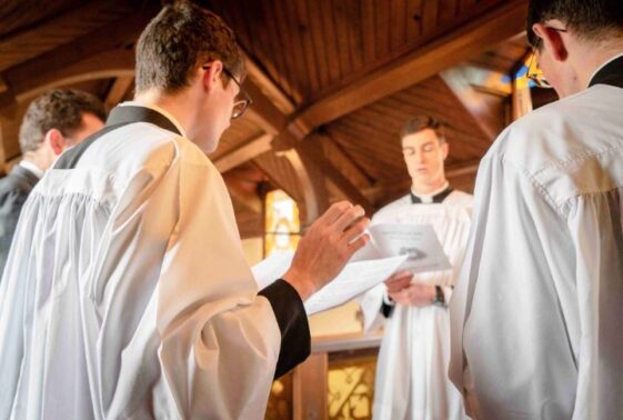 20 Outdated Church Practices In Modern Faith Communities - Housely