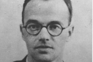 10 Infamous Spies And Backstabbers Who Betrayed Their Countries - Housely