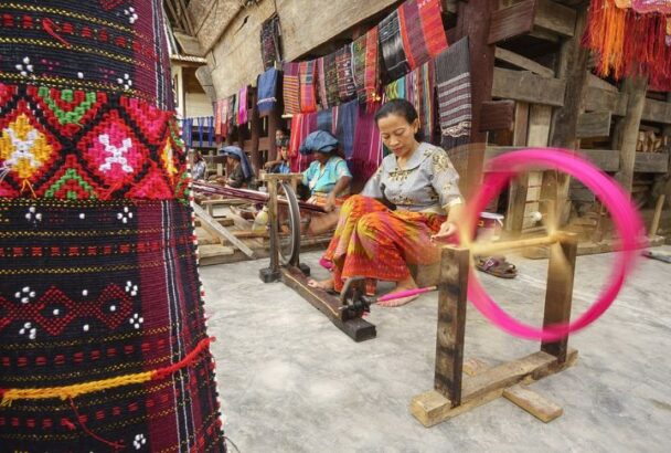 20 Religious Garments That Reflect Culture and Devotion - Housely