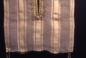 20 Religious Garments That Reflect Culture and Devotion - Housely