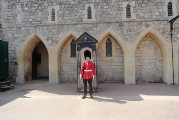 10 Secrets The Queen’s Guard Never Speaks Aloud - Housely