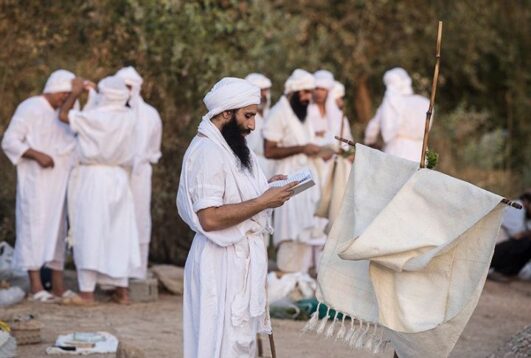 20 Religious Garments That Reflect Culture and Devotion - Housely