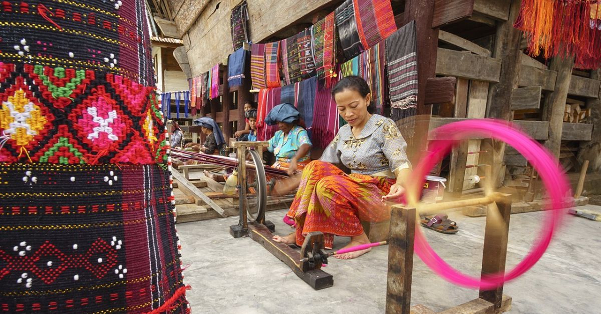 20 Religious Garments That Reflect Culture and Devotion - Housely