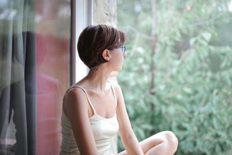 15 Signs You Have a People-Pleasing Personality - Housely