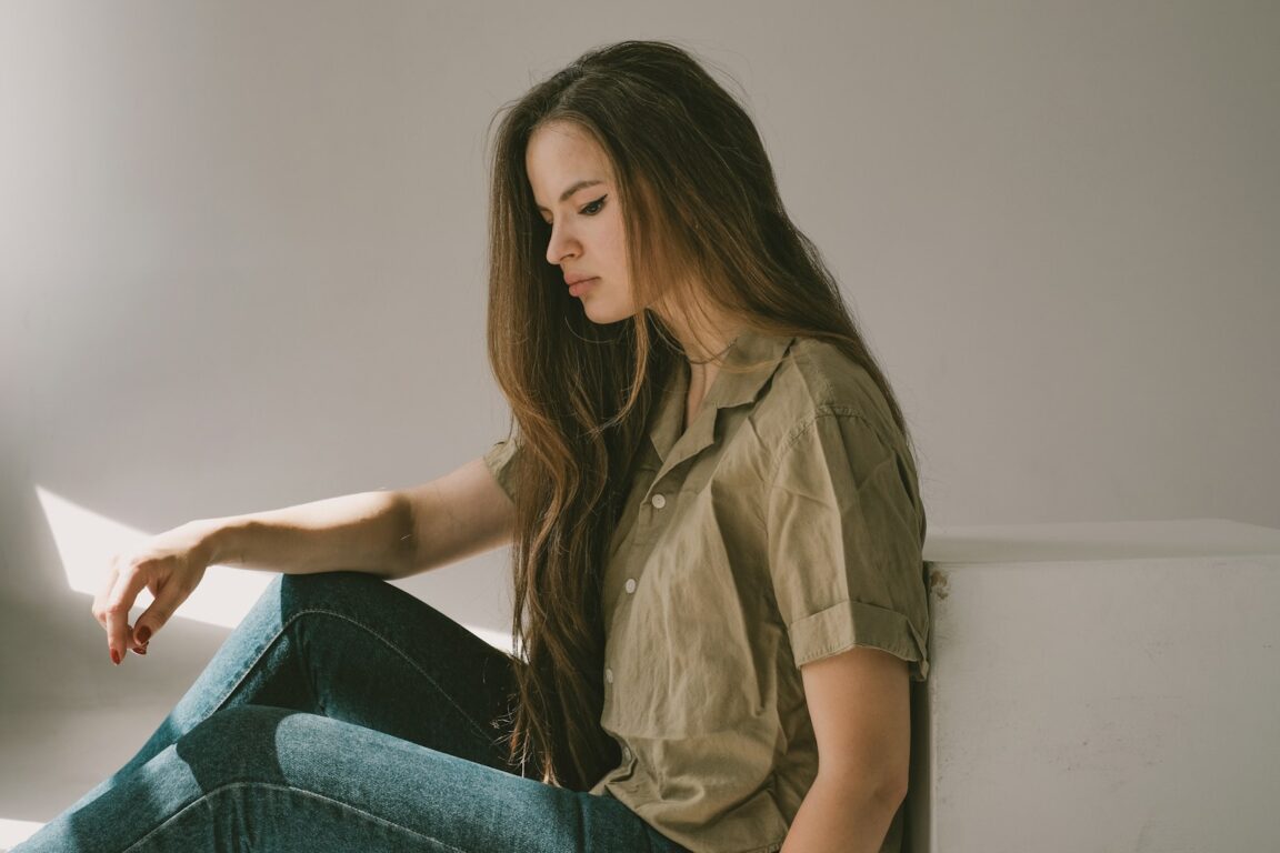 15 Signs Someone Is Playing the Victim to Manipulate You - Housely