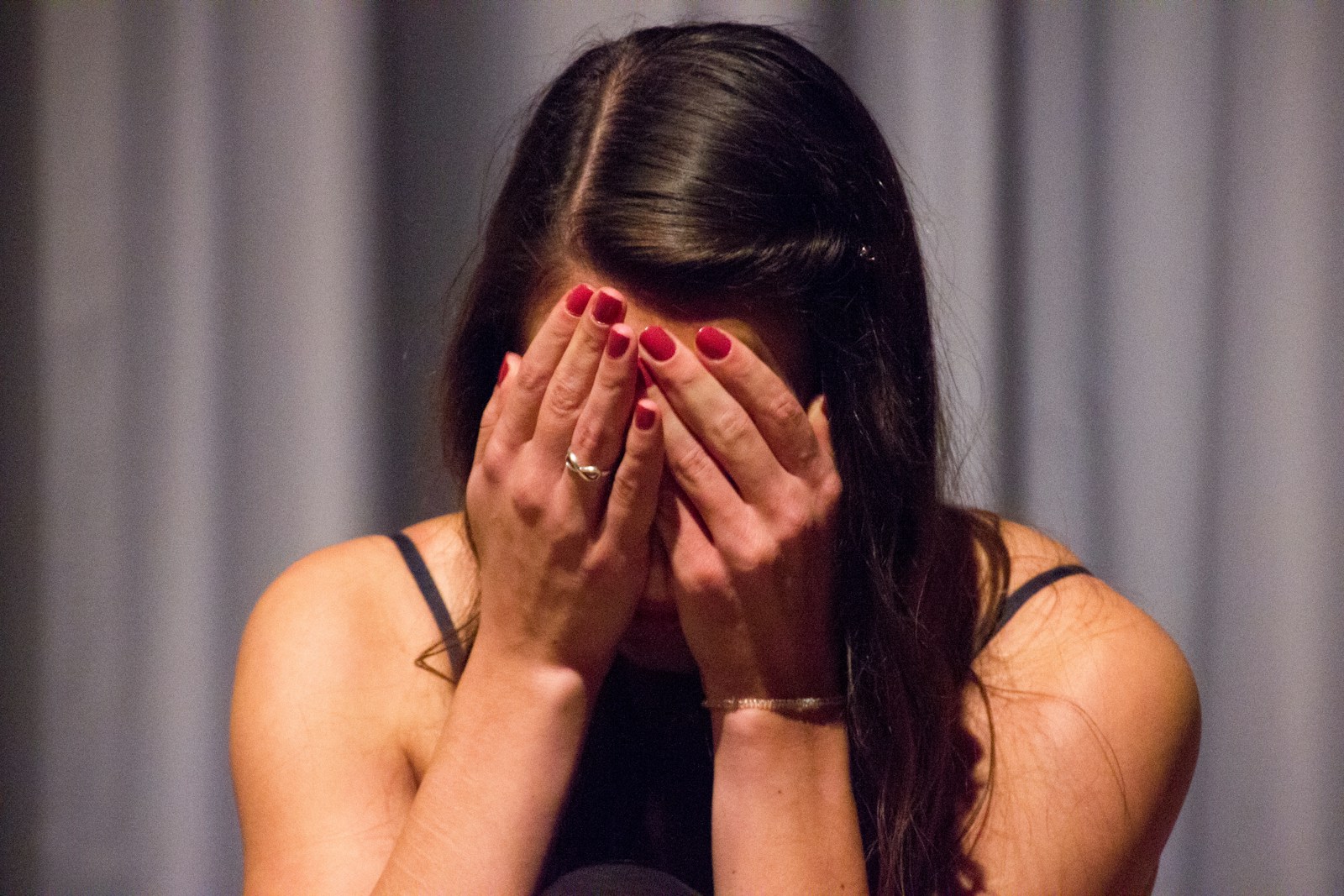 15 Signs Someone Is Playing the Victim to Manipulate You - Housely