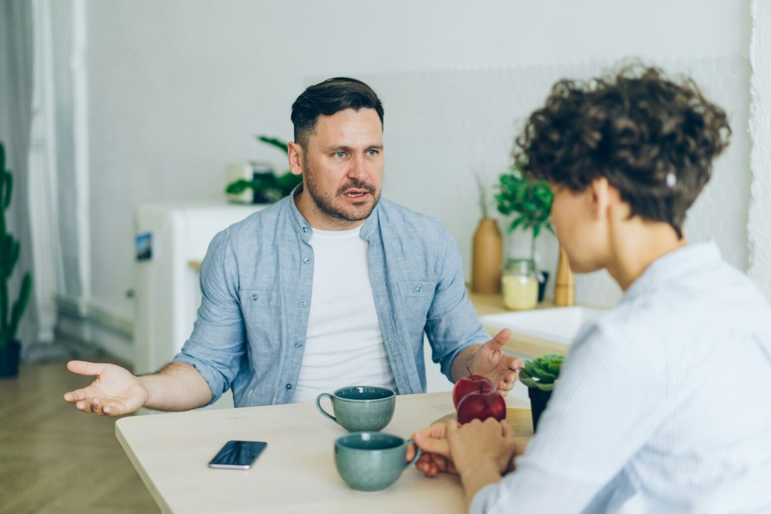 15 Signs Someone Is Playing the Victim to Manipulate You - Housely