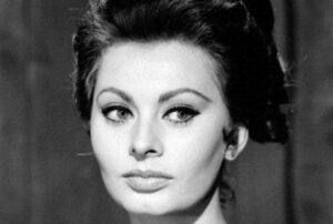 10 Female Stars Who Set The Style Standard In The ‘60s - Housely