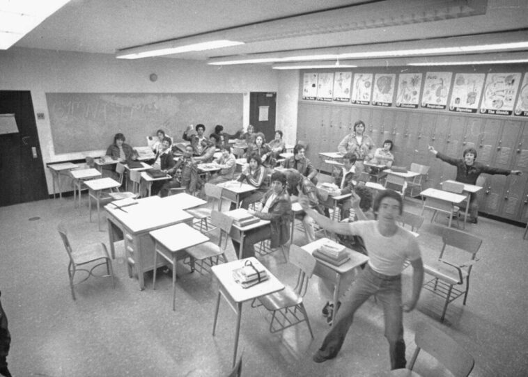 15 Things You’d Only See in a ’70s Classroom - Housely