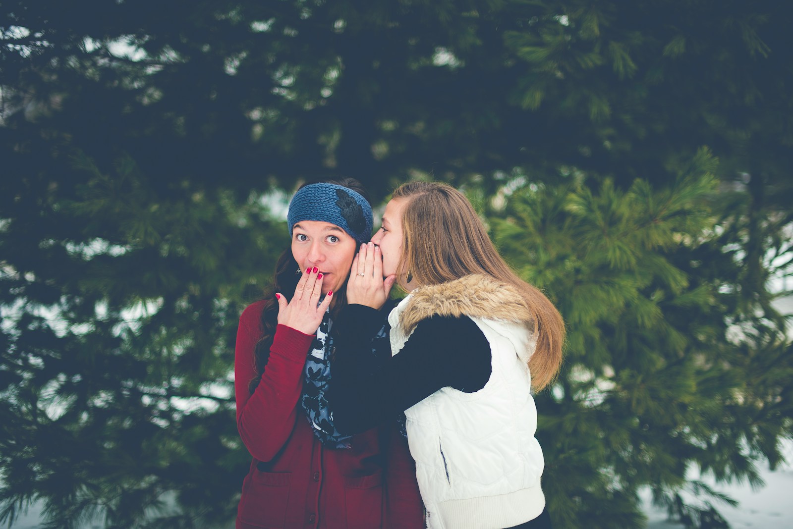 15 Signs Someone Pretends to Be a Friend But Isn’t - Housely
