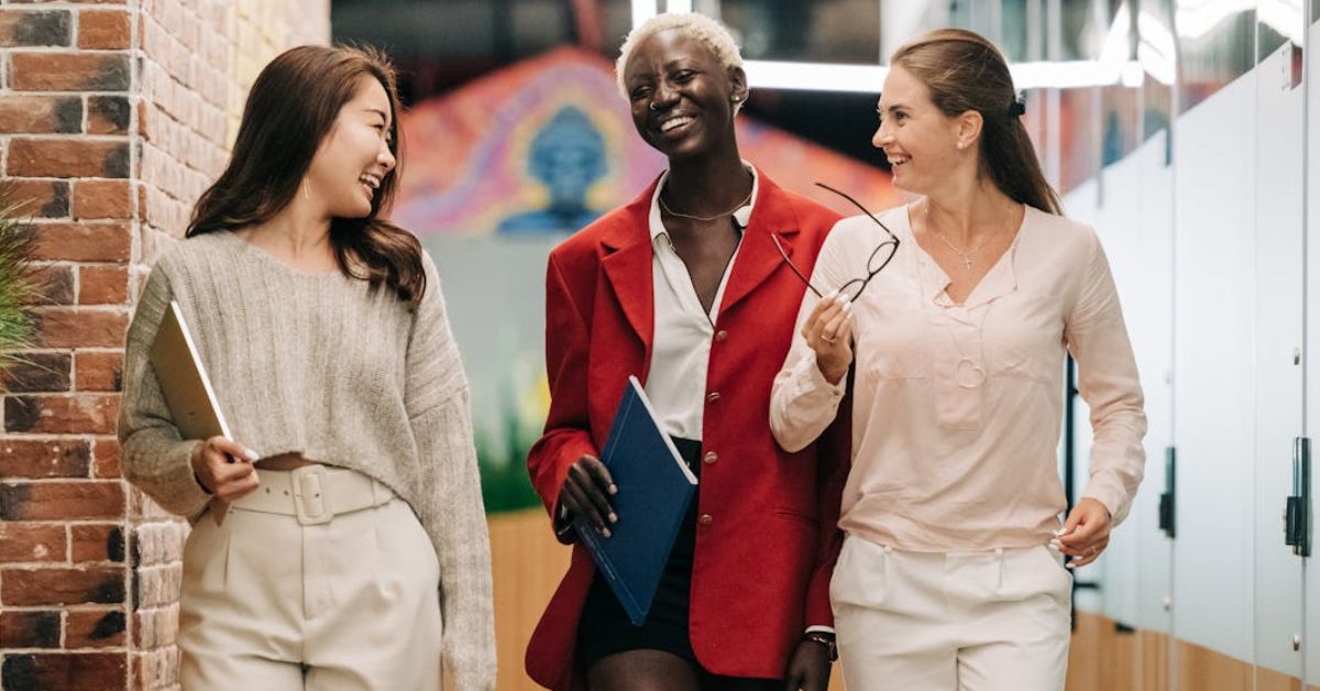 The 20 Ordinary Words That Disrupt High-Class Conversation - Housely