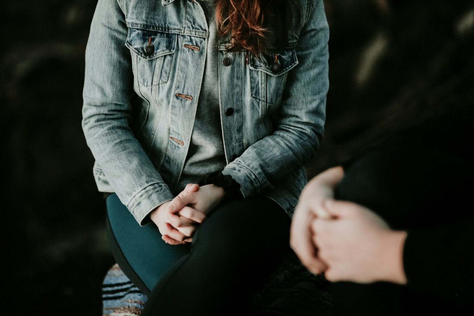 15 Polite Ways to Save Yourself From Someone Who Talks Too Much - Housely