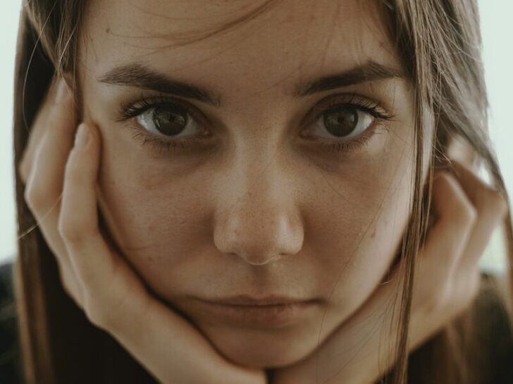 15 Signs Someone Is Secretly Plotting Against You - Housely