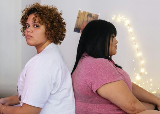 15 Signs You Should Cut Ties With a Friend Immediately - Housely