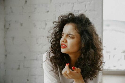 15 Signs You Should Cut Ties With a Friend Immediately - Housely