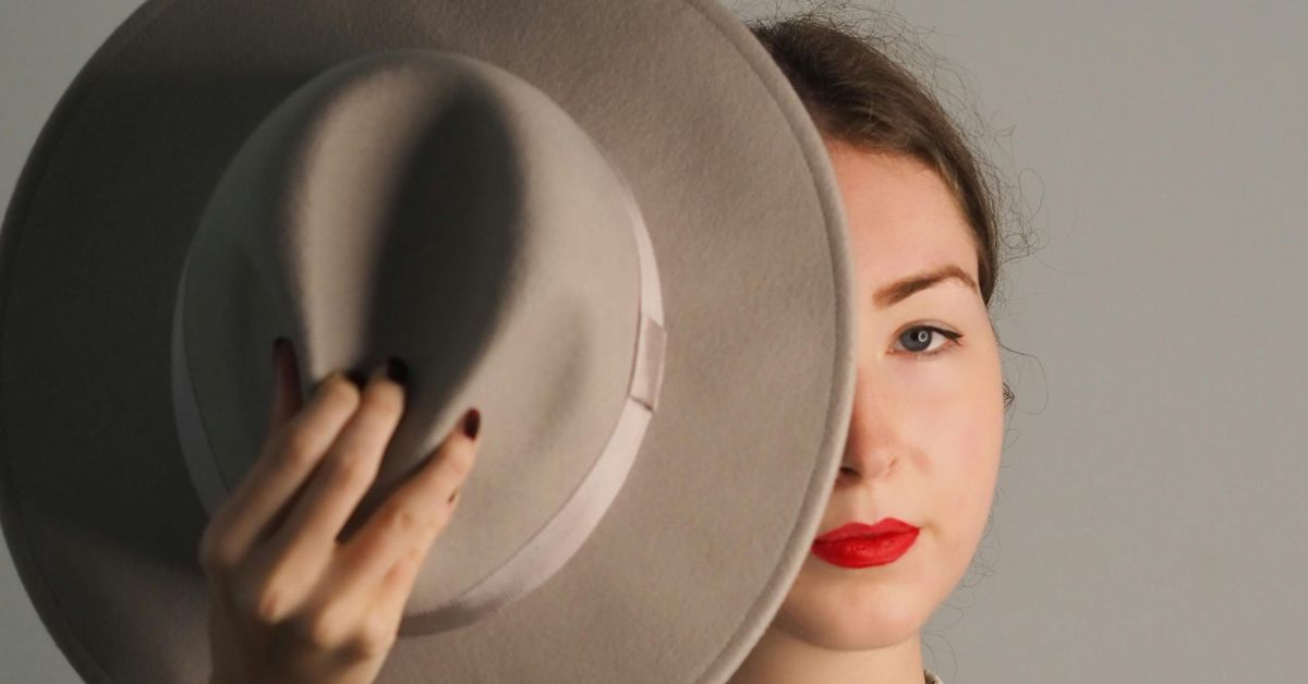 10 Ways You've Been Hiding From Your Real Self - Housely