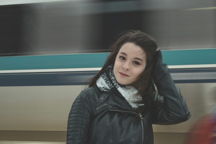 15 Things People Do When They’re Hiding Who They Really Are - Housely