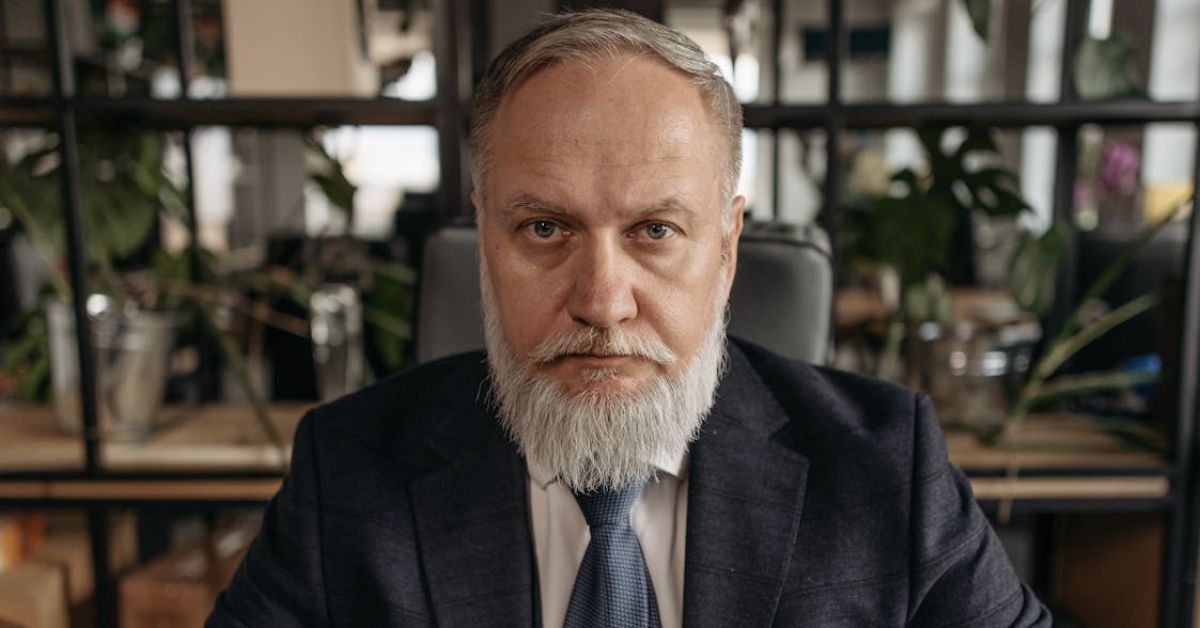 10 Gen X Work Habits Younger Colleagues Misunderstand Completely - Housely