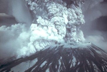 10 Photos That Tell The Story Of Mount St. Helens’ Eruption - Housely