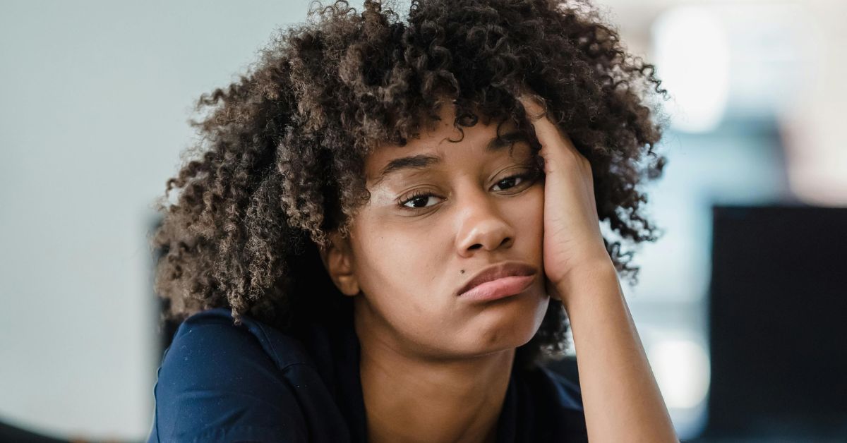 10 Things People Do When They’ve Secretly Given Up - Housely