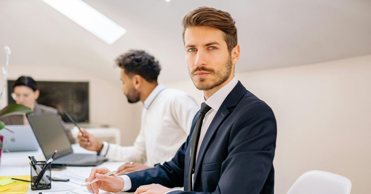 10 Ways Truly Brilliant People Stand Out Without Trying - Housely