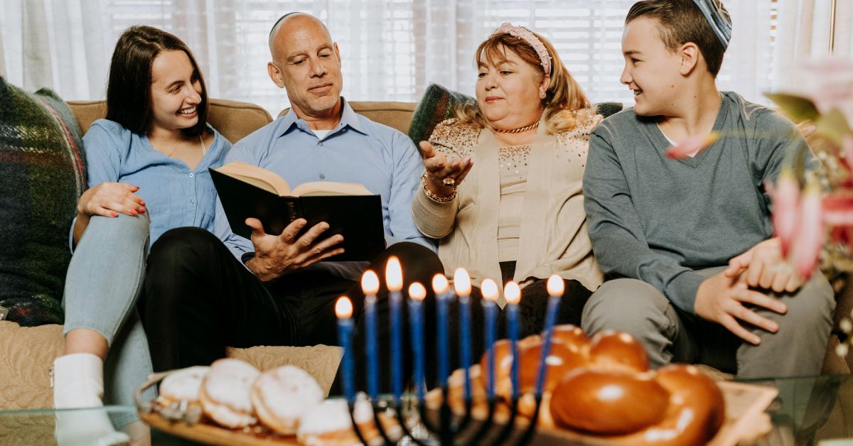 Families Are Rediscovering These 10 Hanukkah Traditions In Unexpected ...